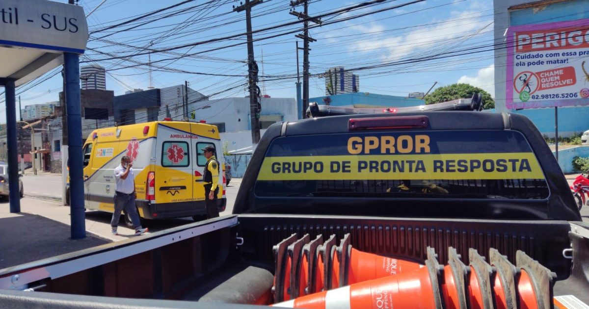 Prefeitura de Maceió | Agentes da SMTT de Maceió abrem caminho para… Prefeitura de Maceió | Agentes da SMTT de Maceió abrem caminho para…